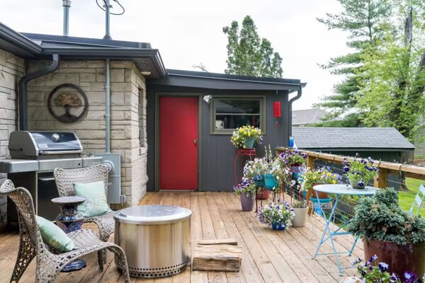 Cozy Charm: Discover This 2-bedroom Estate In Bloomington With Modern Comforts - Bloomington, IN