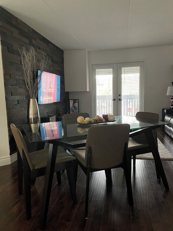 Stylish Condo Between Toronto And Niagara Falls - Ontario