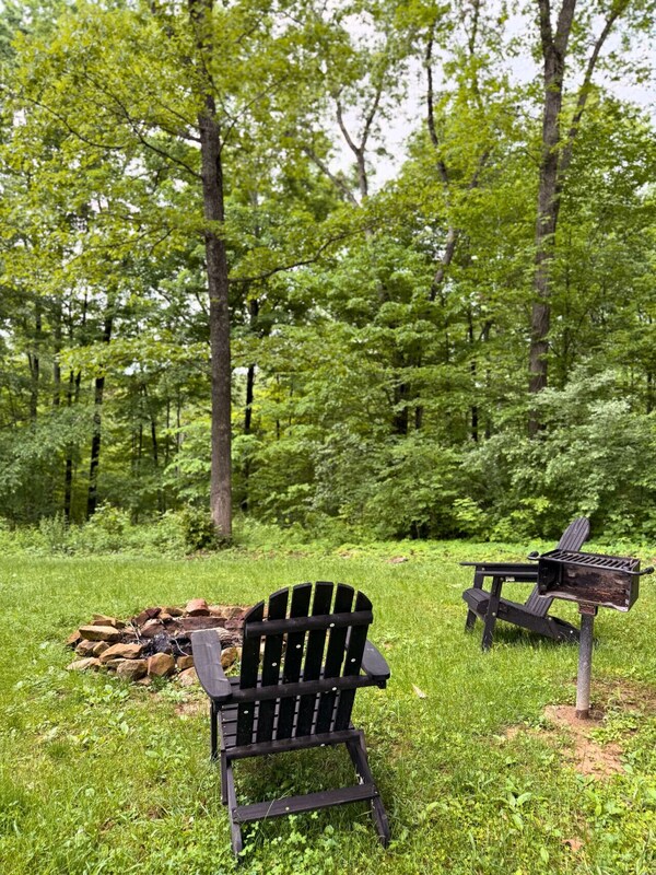 Red Cedar Log Cabin In Nashville - Nashville, IN