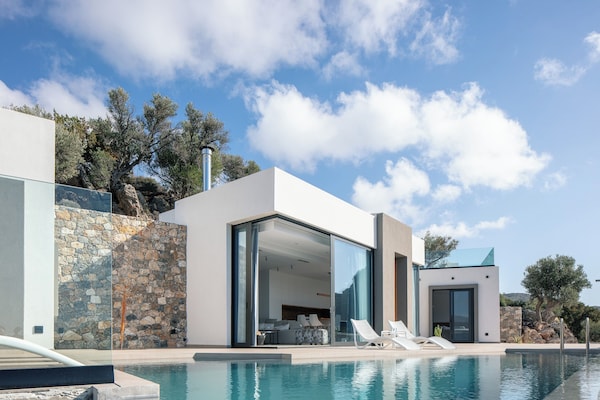 Charming 3-bedroom Villa In Delightful Palaiochora With Fitness Room, - Sougia