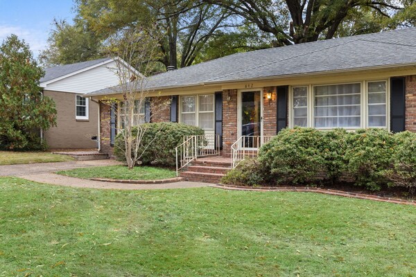 Inspiring New Space, Sleeps 1-6 Best Area Downtown - Muscle Shoals, AL