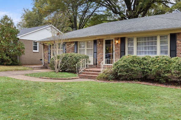 Inspiring New Space, Sleeps 1-6 Best Area Downtown - Muscle Shoals, AL