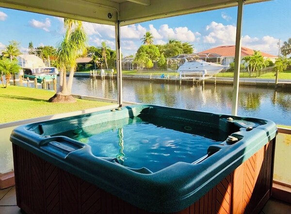 Tranquil Paradise With Hot Tub & Boat Dock In Punta Gorda Isles - Punta Gorda, FL