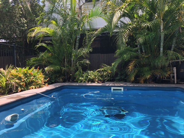 Spacious 4 Bedroom House In Delightful Hendra. - Balmoral