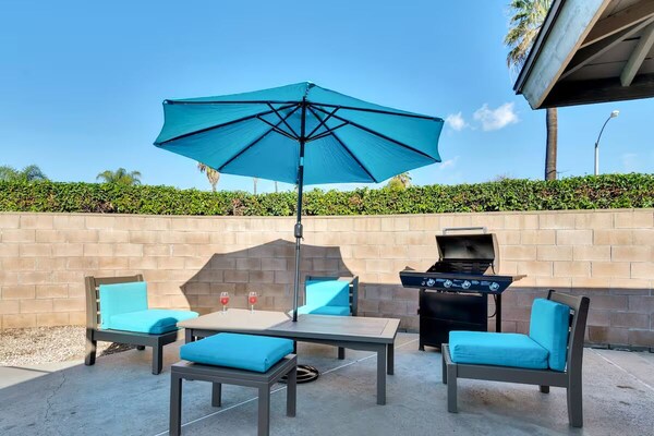 Shalimar Retreat, Large Pool, Hot Tub, Game Room, Backyard, 5 Bdrooms, Bbq Grill - Riverside, CA
