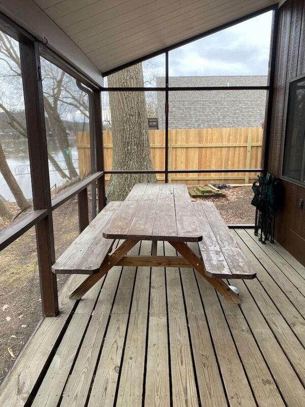 Riverfront - Cozy Loft Cottage - Lake Isabella, East Fultonham