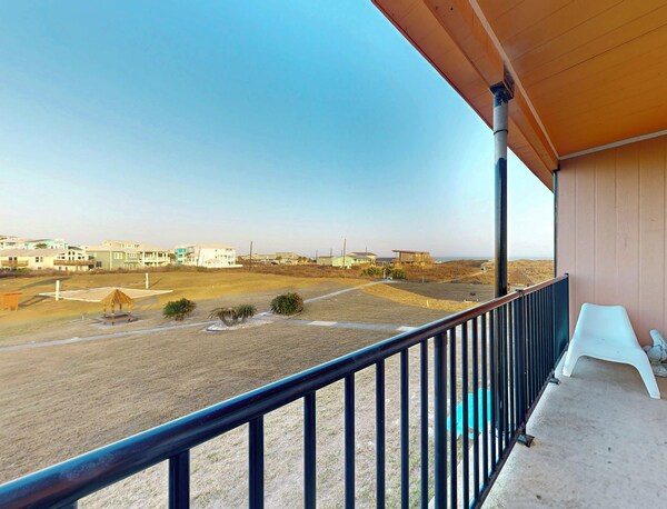 Walk To Sandfest, Shared Pools, Boardwalk To Beach - Port Aransas, TX