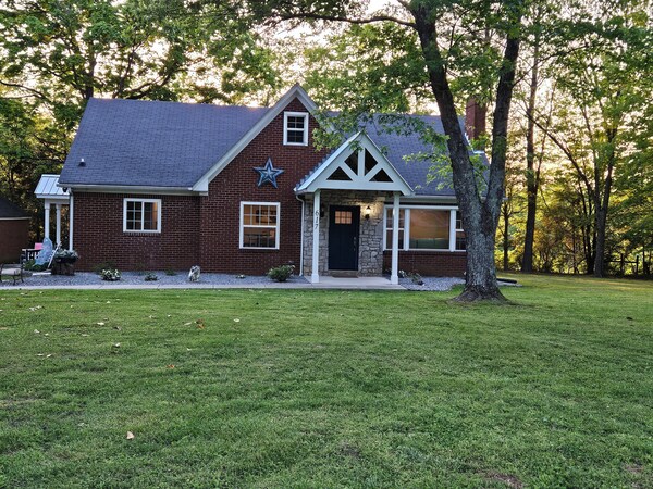 Country Living Just 3 Miles From Gallatin Square - Gallatin, TN