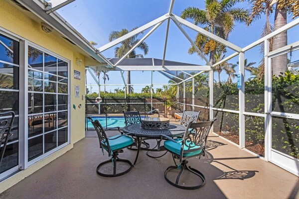 Bokeelia Oasis! Heated Pool, Sleeps 12! - Boca Grande, FL