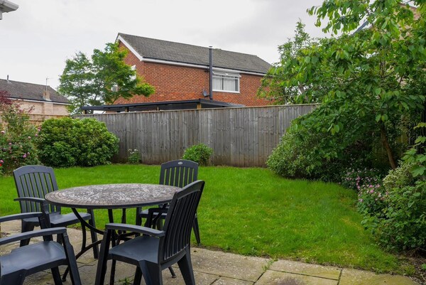 Stylish 4 Bed Apartment- Private Garden & Sleeps 8 - Stockton-on-Tees