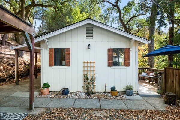 Fireside Sips & Oak Dreams In Sonoma Valley - Glen Ellen, CA