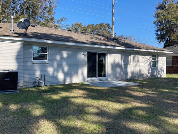Charming 3-bedroom House In Savannah - Pooler, GA