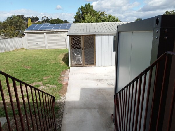 Cozy Sleep Out  With One Full Bathroom Unit, Free Wi-fi - Bendigo