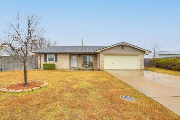 5 Mi To Museum Of The Great Plains: Home W/ Patio - 勞頓