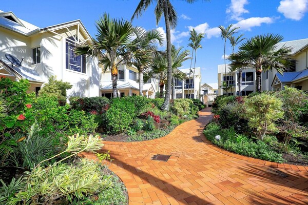 Direct Beach Access From Your Spacious 3 Bedroom Townhouse! - Bundaberg Central