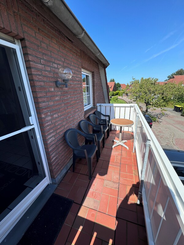 Quiet Upper Apartment With Balcony/ 2 Bedrooms, 4 Pers. 2 Bathrooms - Norddeich