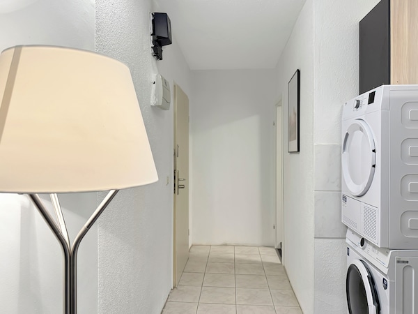 Modern Accommodation For 8 - 200m To Marienplatz - Esslingen