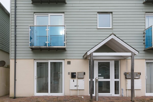 Cockleshells-ev Charger-parking-balcony - Hayle