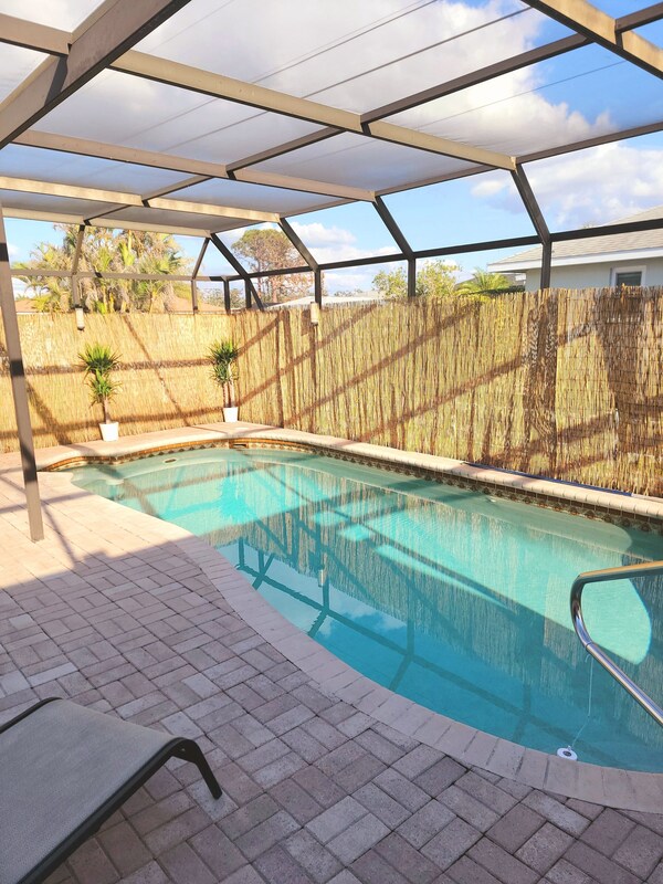 Venice Poolside Coastal Retreat - 威尼斯