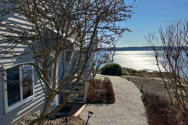 Studio Retreat With Kitchenette & Stunning Sunset Views - Close To Beaches - Clinton, WA