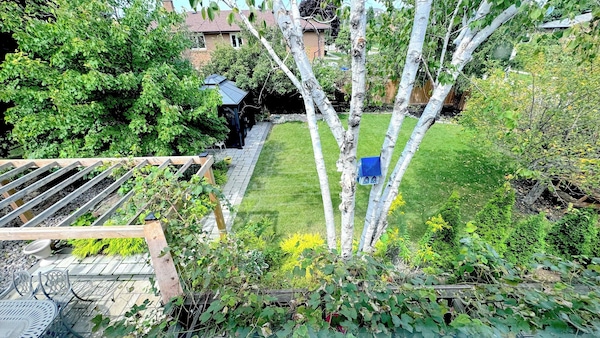 Luxury Modern Retreat: Sauna, Theatre, Pool Table - Mississauga