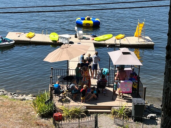 Lakefront Paradise-sleeps 21+, Dock, Hot Tub, Games, Kayaks, Playground & More! - Post Falls, ID