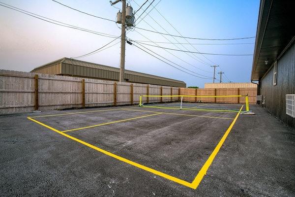 5 Min. To Lincoln's Top Attractions. 2 Queens, Wifi, Pickleball, & Outdoor Space - Nebraska