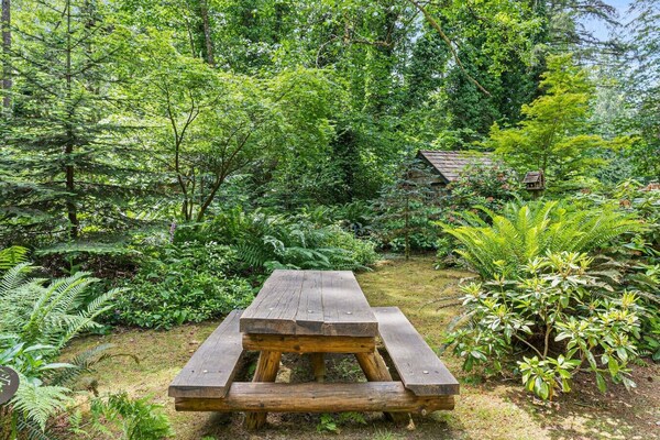 Full Creekside Duplex W/ Hottub Near Seattle Ferry - Bremerton, WA