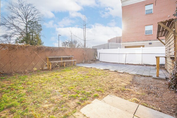 Stylish 2br, Unit 2, Smart Lock, Yard, Laundry - Clifton, NJ