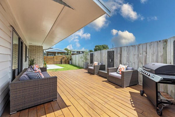 Unwind Papamoa Beach - Papamoa Holiday Home - Te Puke