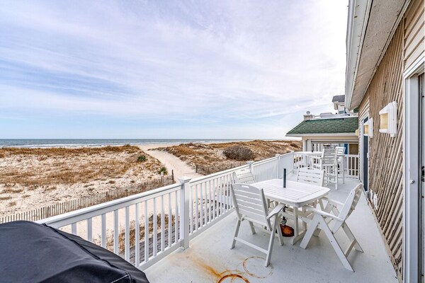 Top Floor Beachfront 4br, Dog-friendly, Sleeps 12  Deck, Grill, Cart - New Jersey