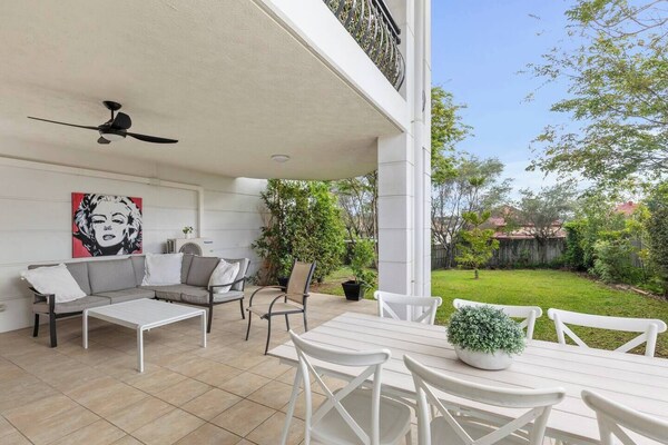 Garden Apt 2bed/2bath, Parking - South Brisbane Station