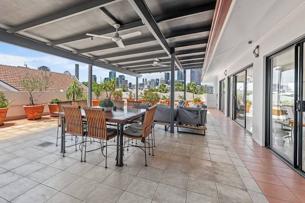 Lux Penthouse, Private Rooftop - Milton, Australia