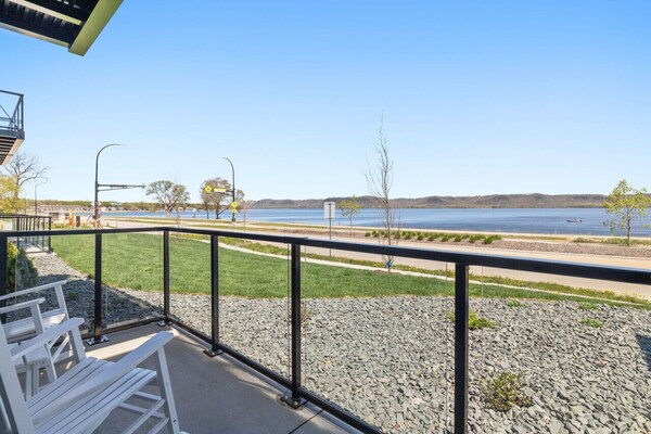 Condo With Stunning Views Of Lake Pepin Unit 103 - Frontenac State Park, Frontenac