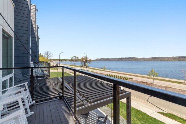 Condo With Stunning Views Of Lake Pepin - Assigned Garage - Unit 205 - Frontenac State Park, Frontenac
