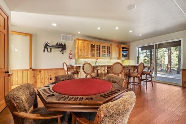 The Lodge On Oaxaco - Epic Man Cave / Billiard Room - South Lake Tahoe, CA