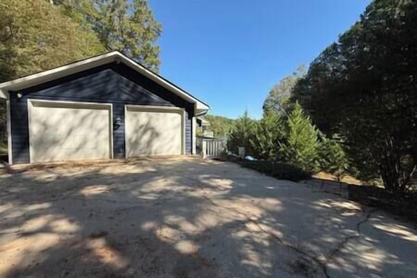Lake Keowee Home W Dock, Kayaks, Hot Tub! - Walhalla, SC