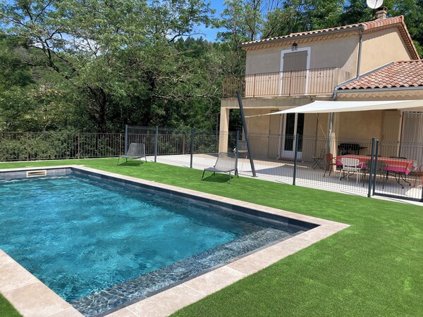 Maison Spacieuse Avec Piscine Privée En  Bord De Rivière . - Thueyts