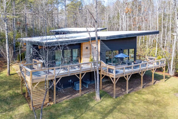 Hot Tub + Fire Pit: Modern North Carolina Retreat - Brevard, NC