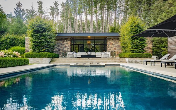 Stunning 6 Bed 5 Bath Estate On 65 Acres With Pool, Hot Tub And Tennis Court! - Caledon