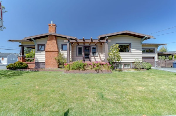 3-bedroom Craftsman Home With Hot Tub/sauna In The Heart Of Arcata - Blue Lake Casino & Hotel