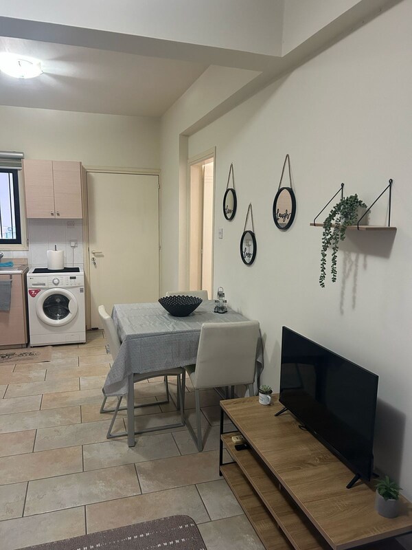 Cozy Apartment In Tranquil Mackenzie With Wifi, Ac - Larnaca