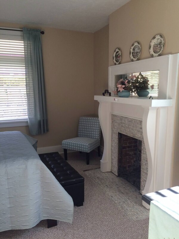 Chic 1-bedroom With Wifi And Ac In Awesome Pittsburgh - Forest Hills, PA