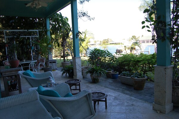 Enjoy Our Waterfront Home With Private Beach Access & Boat Dock In The Moorings! - Caribbean