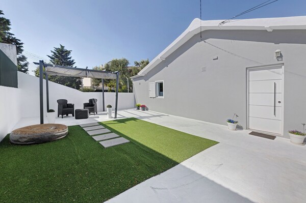 Holiday Home 'Piccola' With Private Garden, Balcony And Wi-fi - Cascais