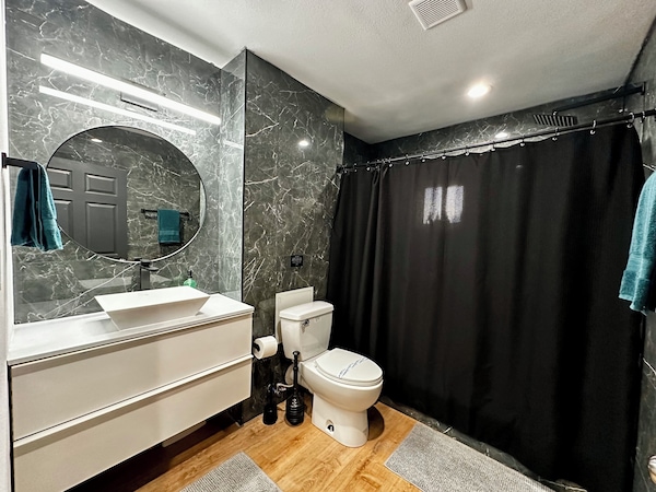 8-bedroom Bed & Breakfast In Welcoming North Las Vegas With Wifi, Ac - Las Vegas
