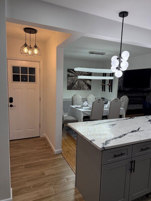 Comfortable Cozy 3-bedroom House With Wifi, Ac, Pool Table, In Queens Ny. - Long Beach, NY