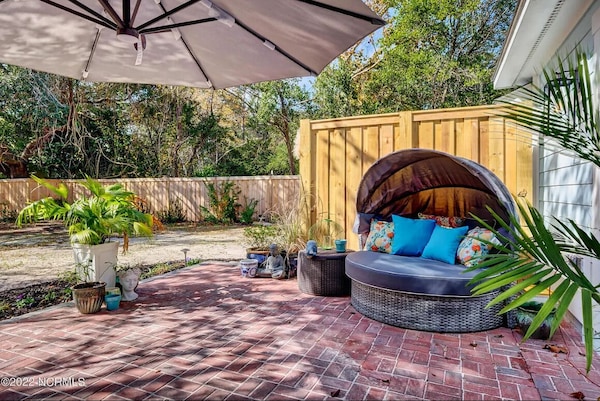 Modern 3-bedroom House In Wilmington With A Huge Yard And Bonus Sunroom - Wilmington, NC