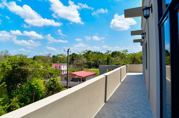 Cozy 2-bedroom Apartment Adjacent To The U.s Embassy Housing. - Belmopan