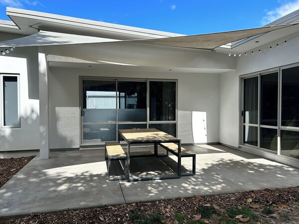 Modern Hideaway - Home Away From Home - Clive